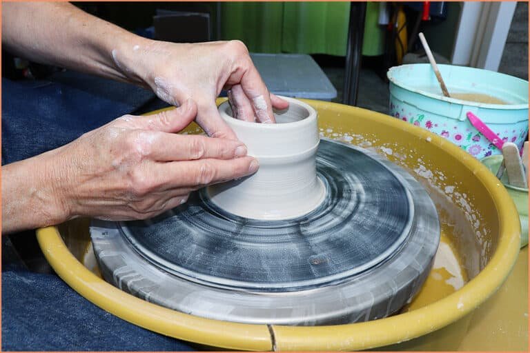 How To Throw Clay On The Pottery Wheel: A Step-by-Step Beginners Guide ...