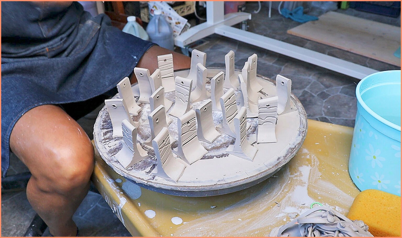 21 Essential Underglaze Tips For Pottery - Pottery Crafters